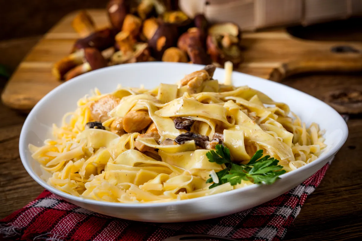 Pappardelle vs Tagliatelle: The Differences and Best Uses - Billy Recipes